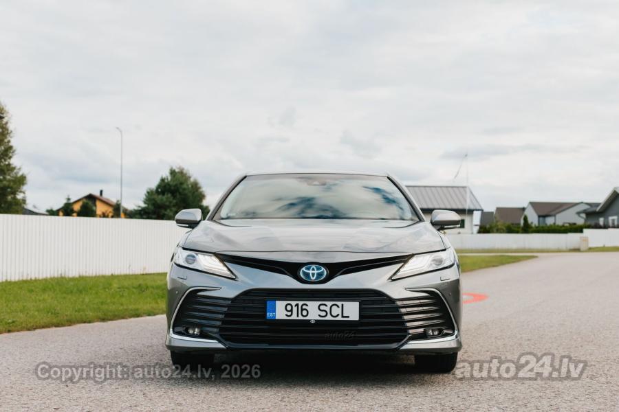 Grey Toyota Camry 2023 in Tallinn, with an engine capacity of 2.50 L and mileage of 43 thousand km for 34900 €, photo 6 on AUTOMOTO.COM.LV