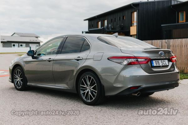 Pelēks Toyota Camry 2023 Tallina, ar dzinēja tilpumu 2.50 L un nobraukumu 43 tūkst. km par 34900 €, foto 7 vietnē AUTOMOTO.COM.LV