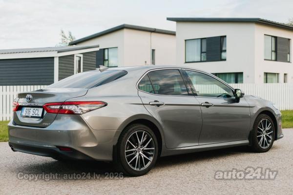 Pelēks Toyota Camry 2023 Tallina, ar dzinēja tilpumu 2.50 L un nobraukumu 43 tūkst. km par 34900 €, foto 8 vietnē AUTOMOTO.COM.LV