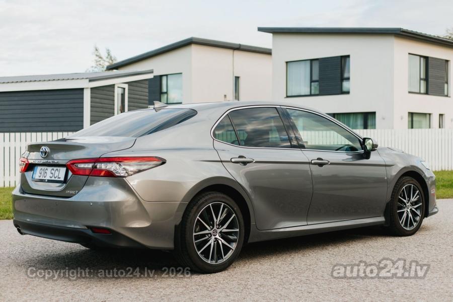 Grey Toyota Camry 2023 in Tallinn, with an engine capacity of 2.50 L and mileage of 43 thousand km for 34900 €, photo 9 on AUTOMOTO.COM.LV