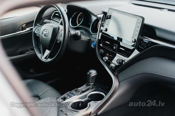 Pelēks Toyota Camry 2023 Tallina, ar dzinēja tilpumu 2.50 L un nobraukumu 43 tūkst. km par 34900 €, foto 10 vietnē AUTOMOTO.COM.LV