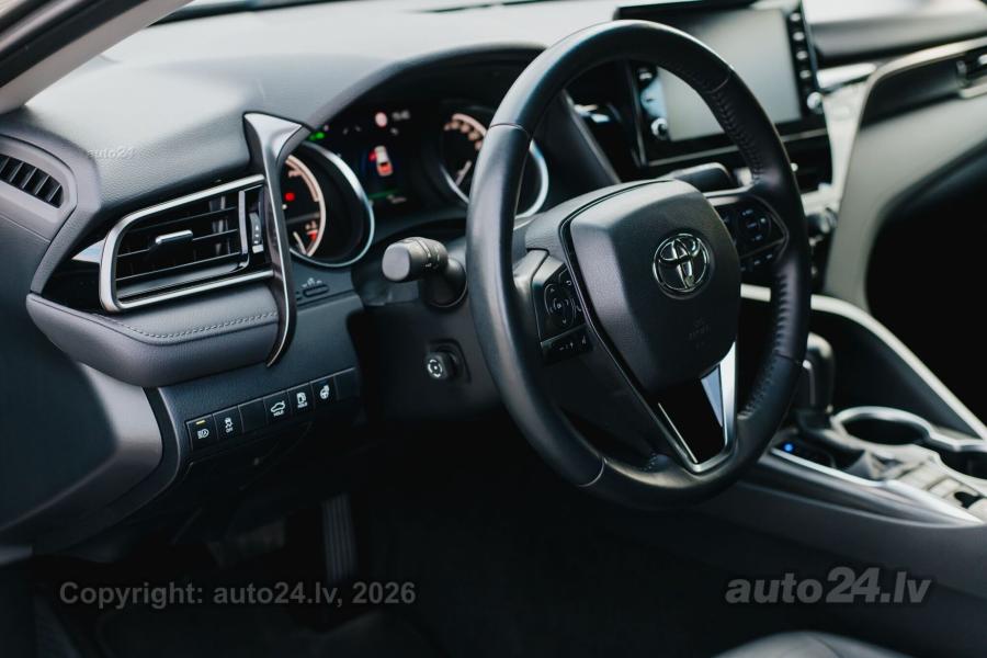 Grey Toyota Camry 2023 in Tallinn, with an engine capacity of 2.50 L and mileage of 43 thousand km for 34900 €, photo 12 on AUTOMOTO.COM.LV