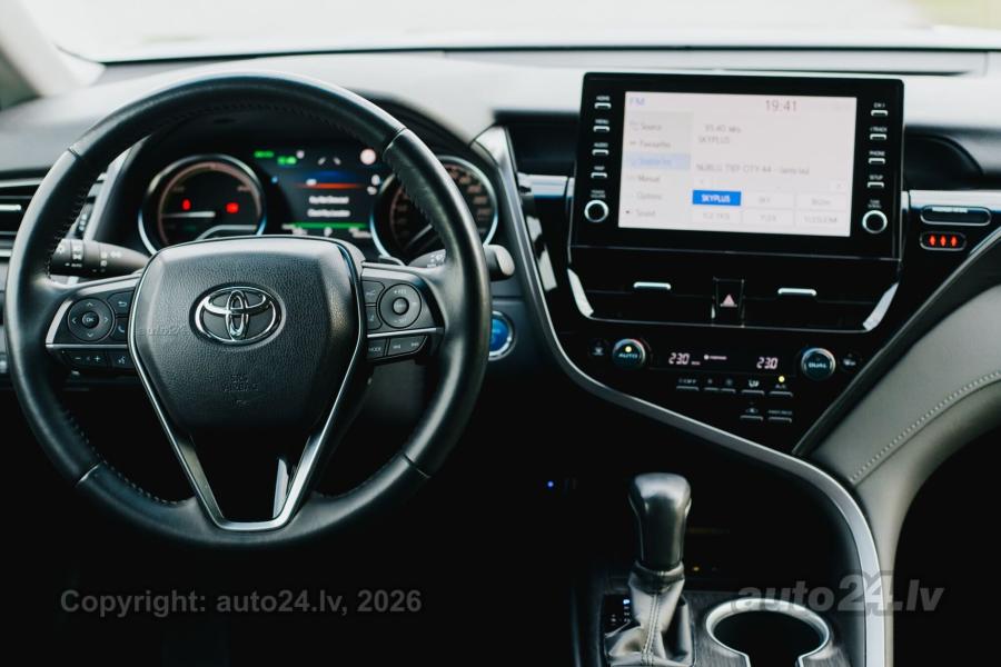 Grey Toyota Camry 2023 in Tallinn, with an engine capacity of 2.50 L and mileage of 43 thousand km for 34900 €, photo 13 on AUTOMOTO.COM.LV
