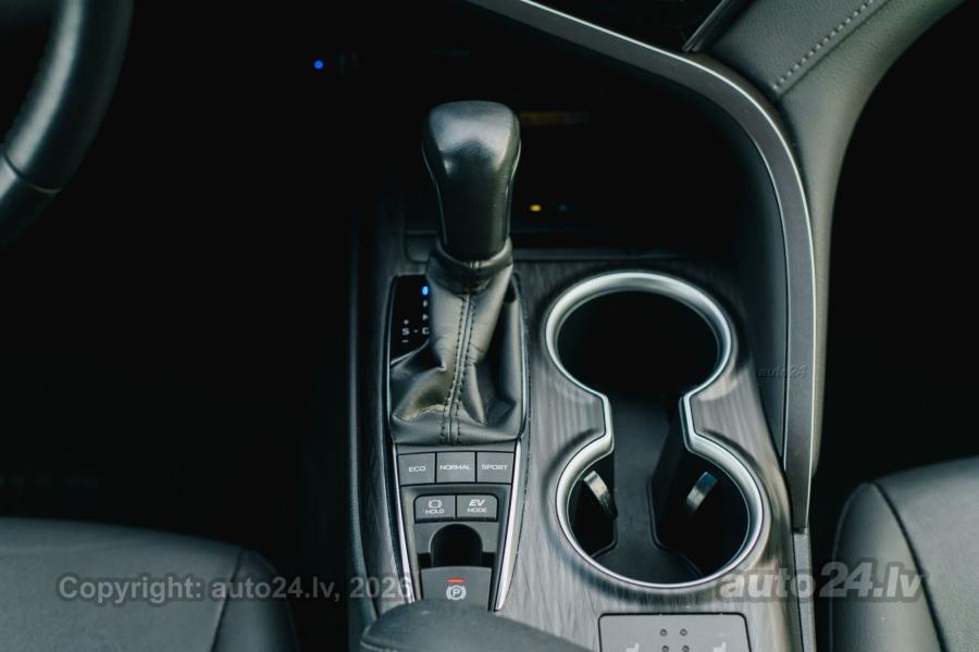 Grey Toyota Camry 2023 in Tallinn, with an engine capacity of 2.50 L and mileage of 43 thousand km for 34900 €, photo 14 on AUTOMOTO.COM.LV