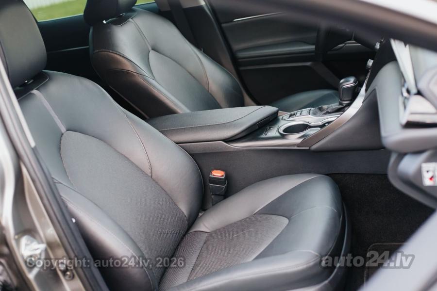 Grey Toyota Camry 2023 in Tallinn, with an engine capacity of 2.50 L and mileage of 43 thousand km for 34900 €, photo 15 on AUTOMOTO.COM.LV
