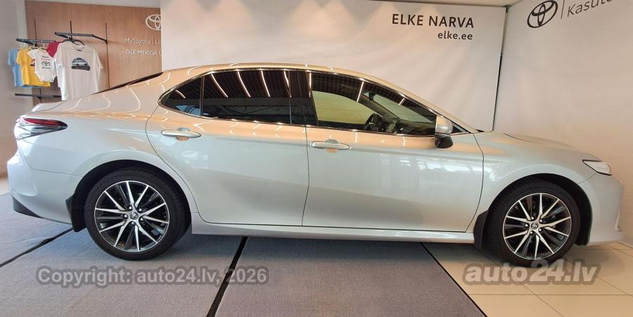 Pelēks Toyota Camry 2023 Narva, ar dzinēja tilpumu 2.49 L un nobraukumu 55 tūkst. km par 32490 €, foto 5 vietnē AUTOMOTO.COM.LV