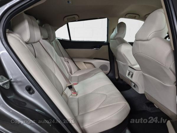 Grey Toyota Camry 2023 in Tallinn, with an engine capacity of 2.50 L and mileage of 62 thousand km for 32490 €, photo 8 on AUTOMOTO.COM.LV
