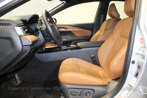 Grey Toyota Camry 2025 in Tallinn, with an engine capacity of 2.50 L and mileage of 23 thousand km for 42990 €, photo 11 on AUTOMOTO.COM.LV