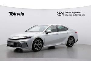 Pelēks Toyota Camry 2025 Viļņa, ar dzinēja tilpumu 2.49 L un nobraukumu 18 tūkst. km par 37900 €, foto  vietnē AUTOMOTO.COM.LV