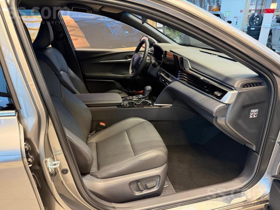 Pelēks Toyota Camry 2026 Rīga, ar dzinēja tilpumu 2.50 L un nobraukumu 0 tūkst. km par 41700 €, foto 7 vietnē AUTOMOTO.COM.LV