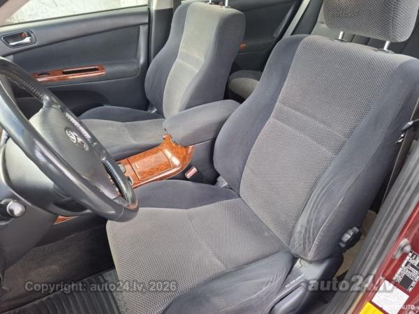 Sarkans Toyota Camry 2004 Tallina, ar dzinēja tilpumu 2.36 L un nobraukumu 345 tūkst. km par 6000 €, foto 8 vietnē AUTOMOTO.COM.LV