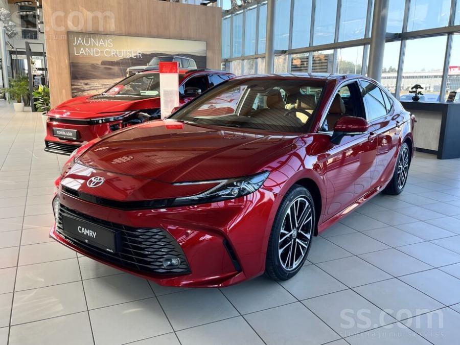 Sarkans Toyota Camry 2026 Rīga, ar dzinēja tilpumu 2.50 L un nobraukumu 10 tūkst. km par 47990 €, foto 1 vietnē AUTOMOTO.COM.LV