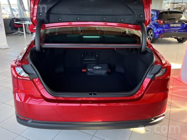 Sarkans Toyota Camry 2026 Rīga, ar dzinēja tilpumu 2.50 L un nobraukumu 10 tūkst. km par 47990 €, foto 4 vietnē AUTOMOTO.COM.LV