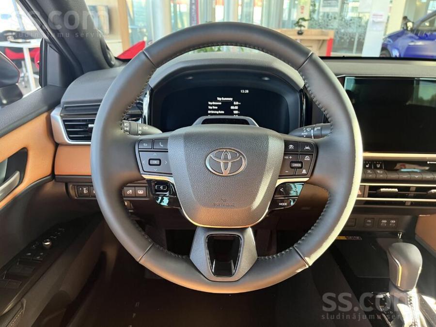 Sarkans Toyota Camry 2026 Rīga, ar dzinēja tilpumu 2.50 L un nobraukumu 10 tūkst. km par 47990 €, foto 12 vietnē AUTOMOTO.COM.LV