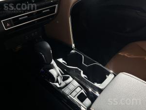 Sarkans Toyota Camry 2026 Rīga, ar dzinēja tilpumu 2.50 L un nobraukumu 10 tūkst. km par 47990 €, foto 19 vietnē AUTOMOTO.COM.LV