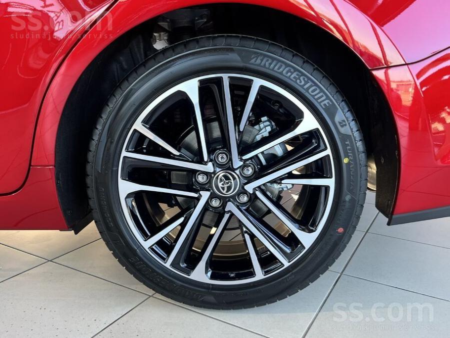 Sarkans Toyota Camry 2026 Rīga, ar dzinēja tilpumu 2.50 L un nobraukumu 10 tūkst. km par 47990 €, foto 24 vietnē AUTOMOTO.COM.LV