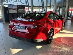 Sarkans Toyota Camry 2026 Rīga, ar dzinēja tilpumu 2.50 L un nobraukumu 10 tūkst. km par 47990 €, foto 25 vietnē AUTOMOTO.COM.LV