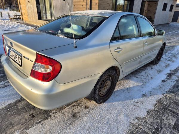 Toyota Camry 2004 in Valmiera, with an engine capacity of 2.40 L and mileage of 181 thousand km for 2500 €, photo 4 on AUTOMOTO.COM.LV