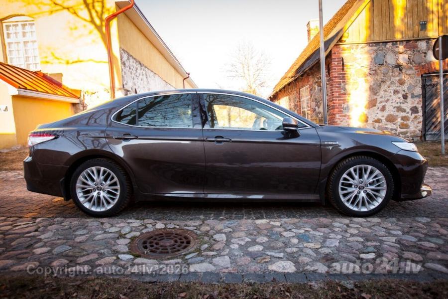 Toyota Camry 2019 in Tallinn, with an engine capacity of 2.50 L and mileage of 118 thousand km for 24000 €, photo 5 on AUTOMOTO.COM.LV