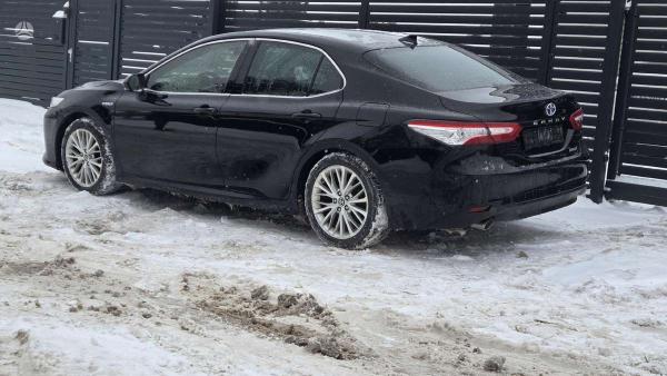 Toyota Camry 2020 in Kaunas, with an engine capacity of 2.49 L and mileage of 300 thousand km for 12800 €, photo 3 on AUTOMOTO.COM.LV