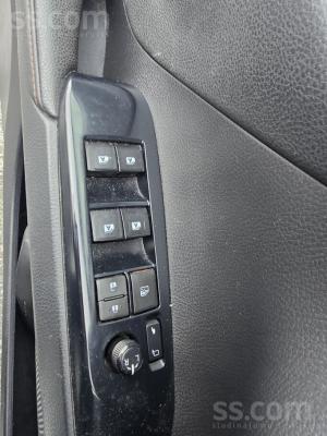 Toyota Camry 2020 in Riga, with an engine capacity of 2.50 L and mileage of 94 thousand km for 18500 €, photo 6 on AUTOMOTO.COM.LV