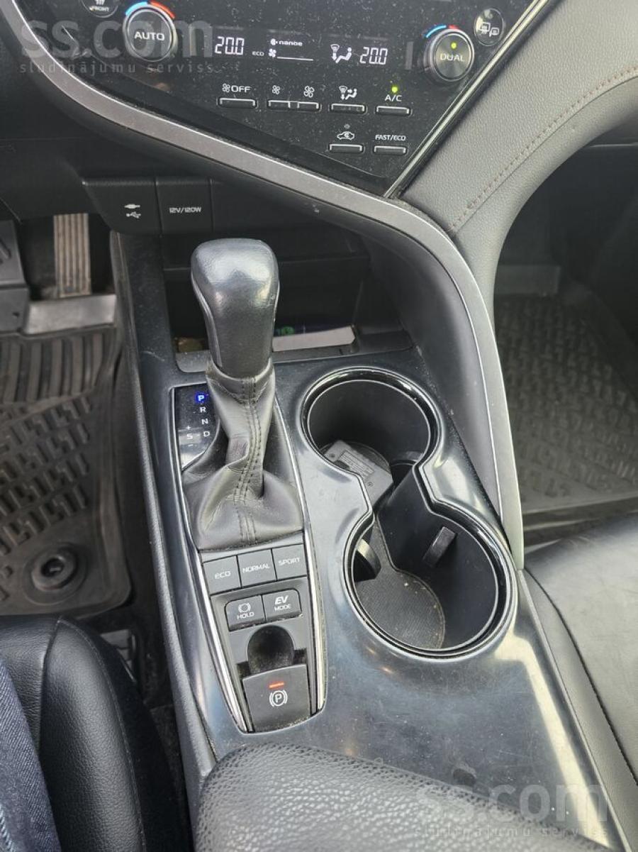 Toyota Camry 2020 in Riga, with an engine capacity of 2.50 L and mileage of 94 thousand km for 18500 €, photo 9 on AUTOMOTO.COM.LV