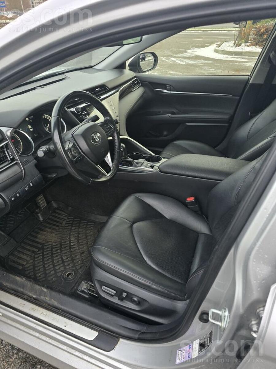 Toyota Camry 2020 in Riga, with an engine capacity of 2.50 L and mileage of 94 thousand km for 18500 €, photo 12 on AUTOMOTO.COM.LV