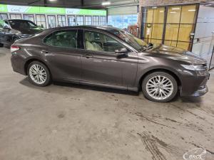 Toyota Camry 2021 in Vilnius, with an engine capacity of 2.49 L and mileage of 45 thousand km for 27900 €, photo  on AUTOMOTO.COM.LV