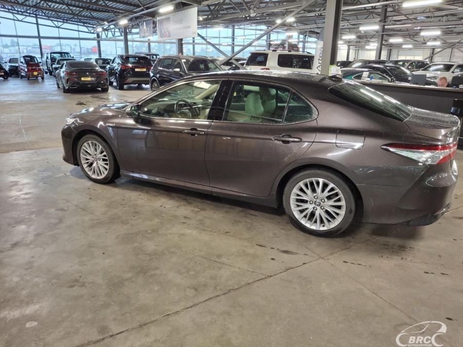 Toyota Camry 2021 in Vilnius, with an engine capacity of 2.49 L and mileage of 45 thousand km for 27900 €, photo 4 on AUTOMOTO.COM.LV