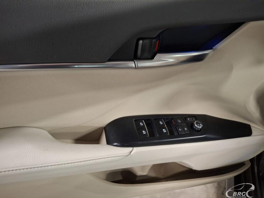 Toyota Camry 2021 in Vilnius, with an engine capacity of 2.49 L and mileage of 45 thousand km for 27900 €, photo 6 on AUTOMOTO.COM.LV