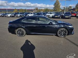 Toyota Camry 2021 in Vilnius, with an engine capacity of 2.49 L and mileage of 250 thousand km for 16900 €, photo 5 on AUTOMOTO.COM.LV