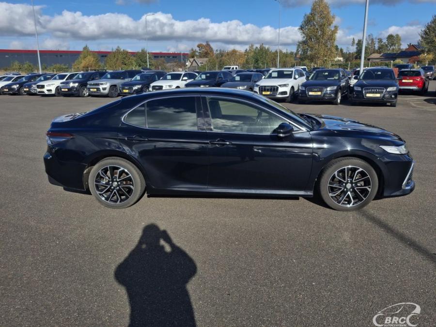 Toyota Camry 2021 in Vilnius, with an engine capacity of 2.49 L and mileage of 250 thousand km for 16900 €, photo 5 on AUTOMOTO.COM.LV