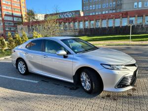 Toyota Camry 2022 in Riga, with an engine capacity of 2.50 L and mileage of 68 thousand km for 23700 €, photo  on AUTOMOTO.COM.LV