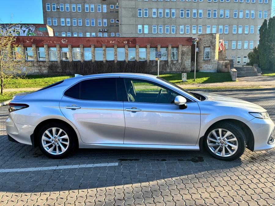 Toyota Camry 2022 in Riga, with an engine capacity of 2.50 L and mileage of 68 thousand km for 23700 €, photo 3 on AUTOMOTO.COM.LV