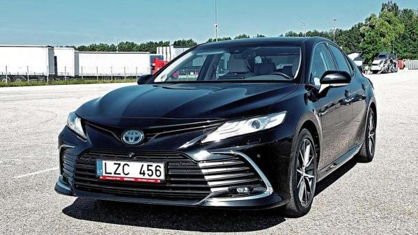 Toyota Camry 2023 in Vilnius, with an engine capacity of 2.50 L and mileage of 63 thousand km for 32500 €, photo 5 on AUTOMOTO.COM.LV
