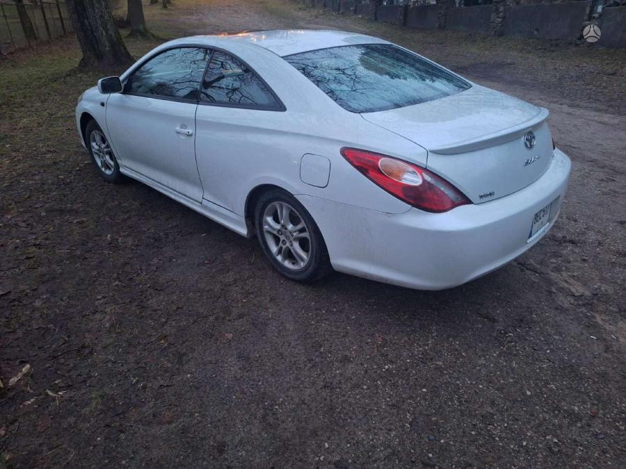 White Toyota camry-solara 2005 in Vilnius, with an engine capacity of 2.40 L and mileage of 299 thousand km for 2300 €, photo 1 on AUTOMOTO.COM.LV