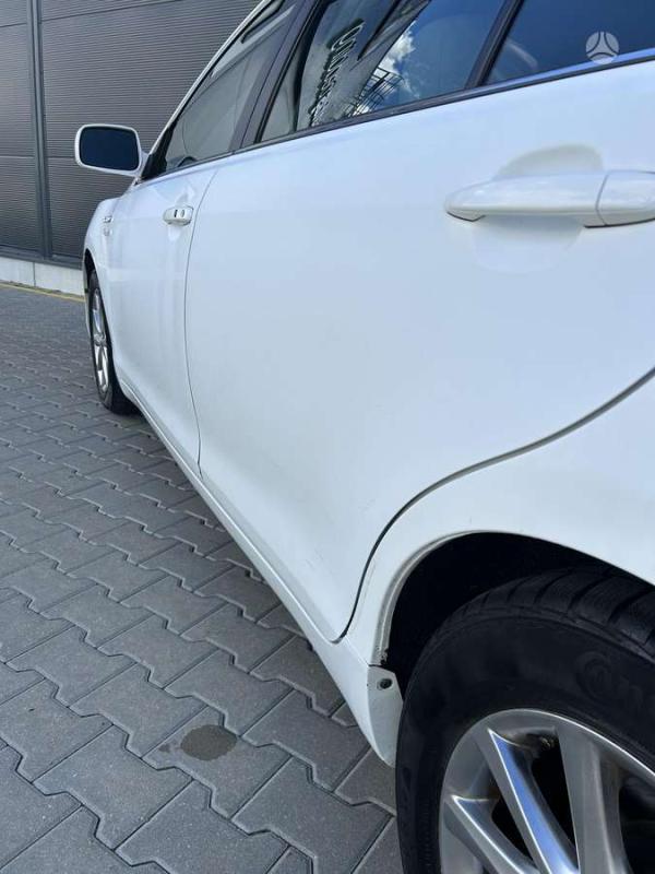 White Toyota Camry 2009 in Vilnius, with an engine capacity of 2.36 L and mileage of 262 thousand km for 4500 €, photo 9 on AUTOMOTO.COM.LV