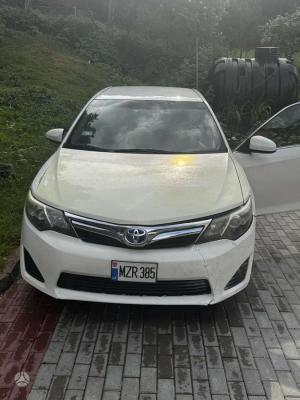 Balts Toyota Camry 2014 Kauņa, ar dzinēja tilpumu 2.49 L un nobraukumu 70 tūkst. km par 7999 €, foto  vietnē AUTOMOTO.COM.LV