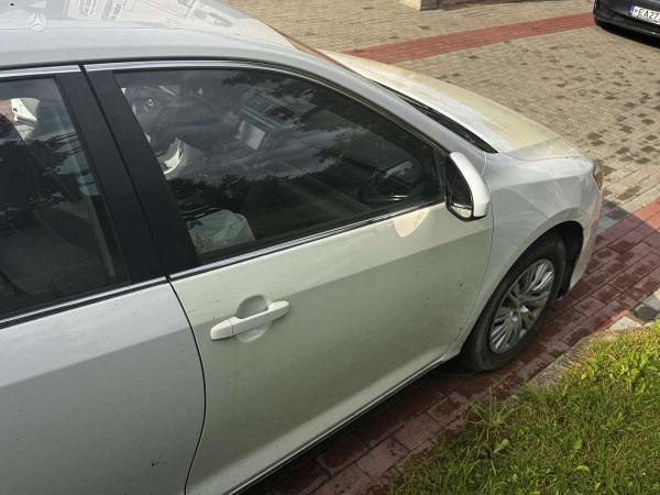White Toyota Camry 2014 in Kaunas, with an engine capacity of 2.49 L and mileage of 70 thousand km for 7999 €, photo 4 on AUTOMOTO.COM.LV