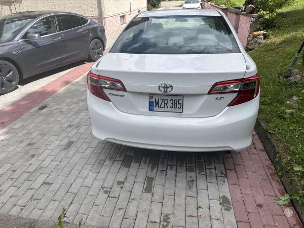 White Toyota Camry 2014 in Kaunas, with an engine capacity of 2.49 L and mileage of 70 thousand km for 7999 €, photo 6 on AUTOMOTO.COM.LV
