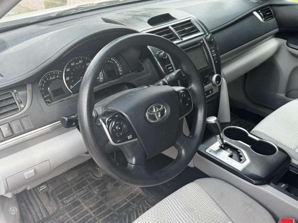 White Toyota Camry 2014 in Kaunas, with an engine capacity of 2.49 L and mileage of 70 thousand km for 7999 €, photo 9 on AUTOMOTO.COM.LV