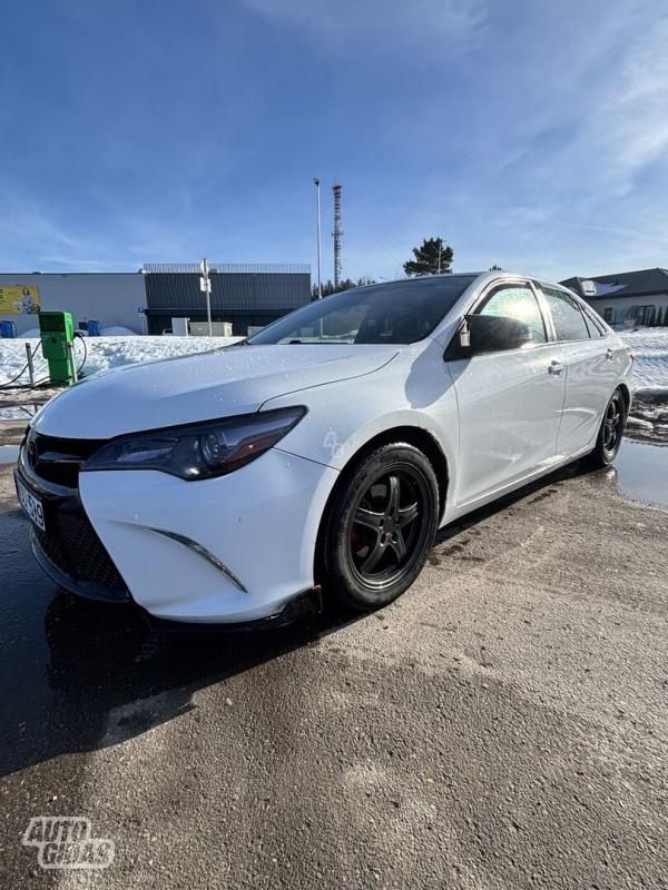 Balts Toyota Camry 2015 Utena, ar dzinēja tilpumu 2.50 L un nobraukumu 135 tūkst. km par 7500 €, foto 3 vietnē AUTOMOTO.COM.LV