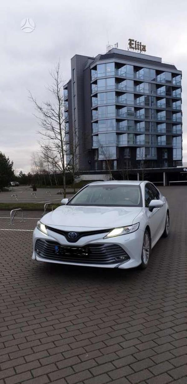 Balts Toyota Camry 2019 Kauņa, ar dzinēja tilpumu 2.49 L un nobraukumu 93 tūkst. km par 22500 €, foto 1 vietnē AUTOMOTO.COM.LV
