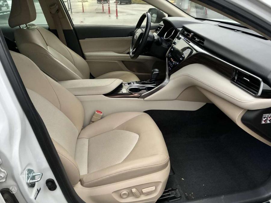 Balts Toyota Camry 2019 Viļņa, ar dzinēja tilpumu 2.50 L un nobraukumu 122 tūkst. km par 13500 €, foto 13 vietnē AUTOMOTO.COM.LV