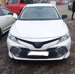 Balts Toyota Camry 2019 Viļņa, ar dzinēja tilpumu 2.50 L un nobraukumu 122 tūkst. km par 13450 €, foto  vietnē AUTOMOTO.COM.LV