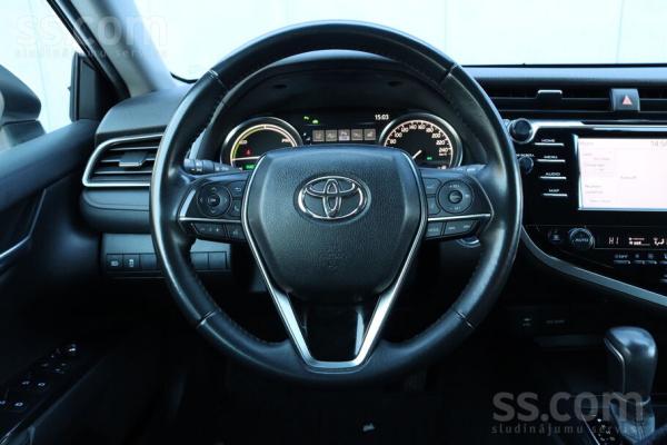 White Toyota Camry 2019 in Riga, with an engine capacity of 2.50 L and mileage of 59 thousand km for 21500 €, photo 10 on AUTOMOTO.COM.LV