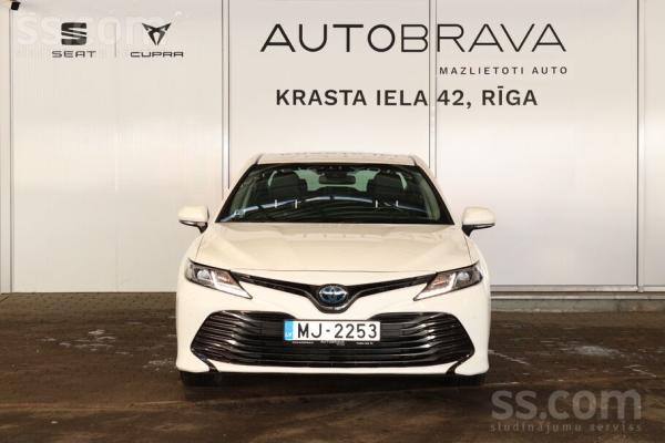 Белый Тойота Камри 2019 в Рига, объемом двигателя 2.50 л и пробегом 59 тыс. км за 21500 €, фото 2 на AUTOMOTO.COM.LV