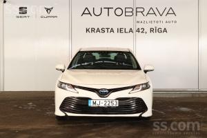 Белый Тойота Камри 2019 в Рига, объемом двигателя 2.50 л и пробегом 59 тыс. км за 21500 €, фото 3 на AUTOMOTO.COM.LV