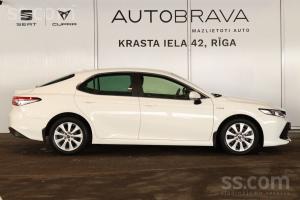 Белый Тойота Камри 2019 в Рига, объемом двигателя 2.50 л и пробегом 59 тыс. км за 21500 €, фото 6 на AUTOMOTO.COM.LV