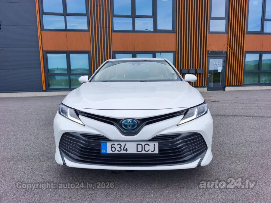 Balts Toyota Camry 2019 Tallina, ar dzinēja tilpumu 2.50 L un nobraukumu 250 tūkst. km par 16500 €, foto 1 vietnē AUTOMOTO.COM.LV